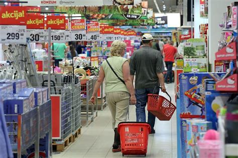 Usporedili smo cijene namirnica iz 2017. godine i danas: Pitamo se kako preživljavamo sve ovo