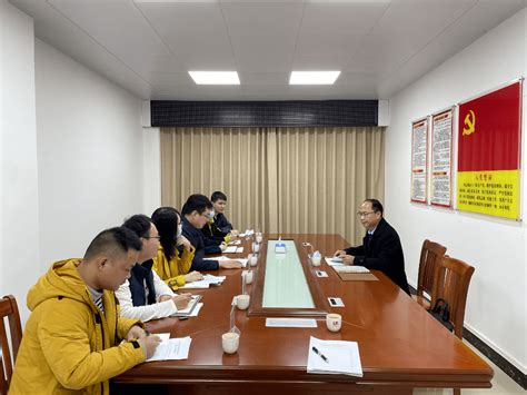 高州市委副书记吴益东调研高州共青团工作青年进行服务大局
