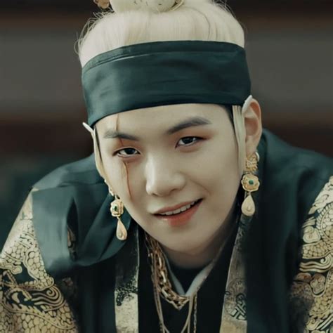 Pin Di Jkluvr Su Bts Suga 민윤기 Bts