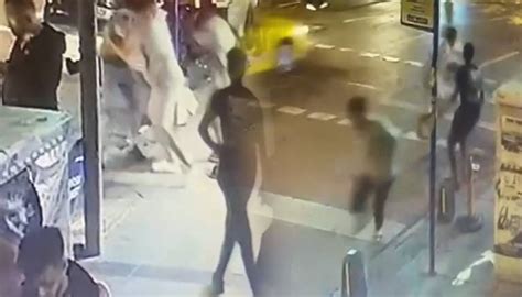 Şişli de alacak verecek meselesinde kavga çıktı 2 kişi yaralandı