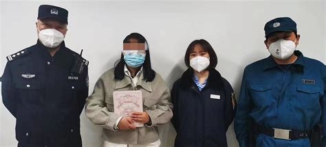 一个遗失电脑一个拾金不昧 民警搭桥物归原主北京时间