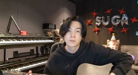 Bts Community Post 윤기 오빠 늦었지만 생일 축하해요💜🐱 오빠 생일을 잊어버렸어요ㅠㅠ 학교에서 오늘이 10