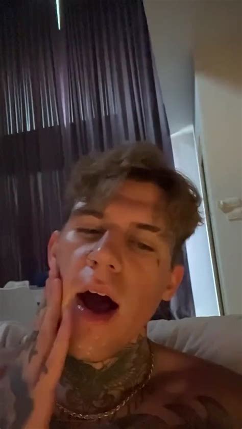 Tatted Jock Uses Face Cum For Anal Lube GaybabesTube