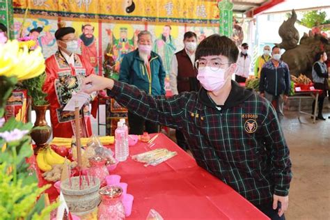 鹽水武廟月津文昌祭 黃偉哲與學子一同上香祈福 臺南市 中時