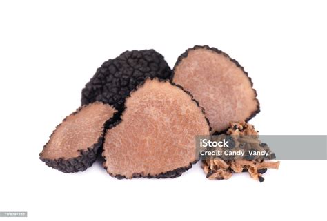 강판트러플 흰색 배경에 고립 된 신선한 검은 송로 버섯 진미 전용 트러플 버섯 피칸트와 향기로운 프랑스 요리 클리핑 경로 갈색에 대한 스톡 사진 및 기타 이미지 Istock