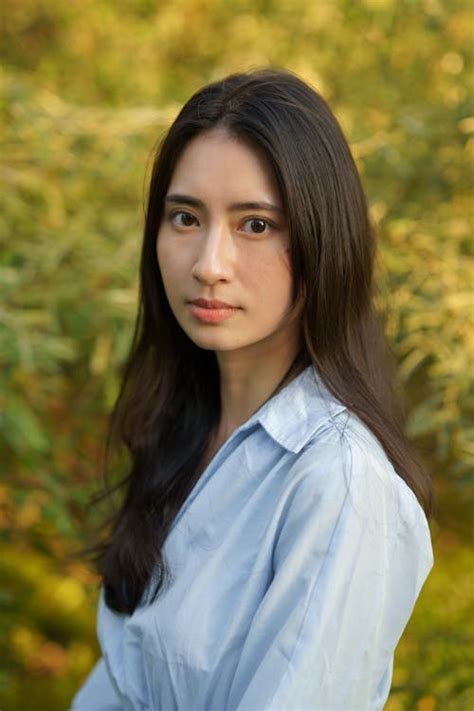 베를린 공원의 한 여성 초상화 · 무료 스톡 사진