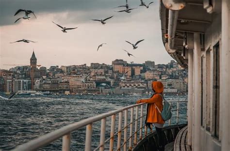Eski dostum İstanbul yeniden kavuşur muyuz Uplifers