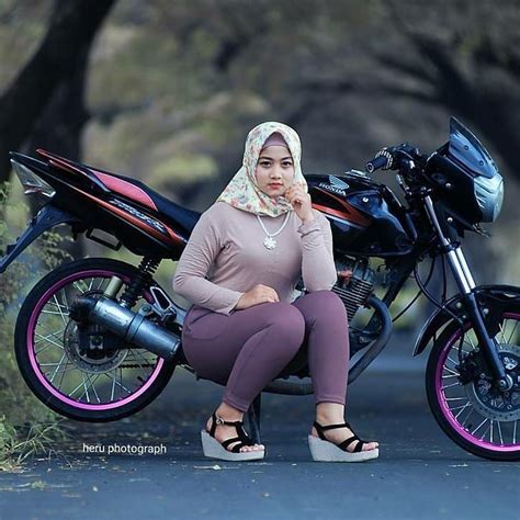 Pin By علی سالاری On My Love Biker Girl Lady Biker Beautiful Hijab