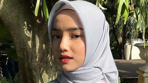 Foto Mengejutkan Begini Reaksi Fuji Saat Dapat THR Dengan Nilai