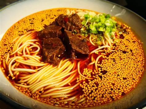 麻辣鲜咸，正宗四川担担面的做法及配方分享，这5种底料至关重要！ 搜狐大视野 搜狐新闻
