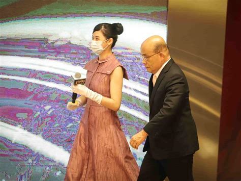 幕後公開自比袁崇煥，還贈閣員茶壺勉「茶壺都是倒給人家，只剩下渣」，蘇揆想走了？
