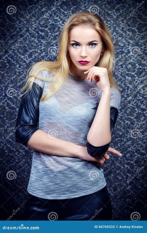 Blonde De Jeune Femme Image Stock Image Du Teint Visage 84769333