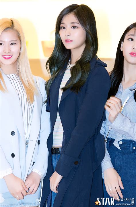 스타포토up 트와이스twice 쯔위 오빠팬들의 마음을 훔치는 미모스타저널