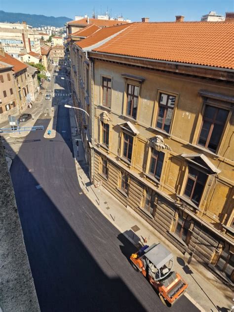 Galerija Kako Je U 3 Dana Postavljeno 400 Tona Asfalta U Srcu Rijeke