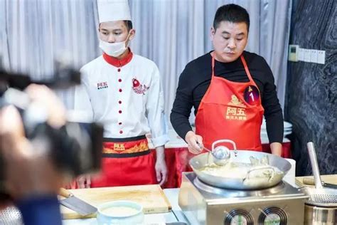 在厨师之乡长垣，被这六个人感动到了 搜狐大视野 搜狐新闻