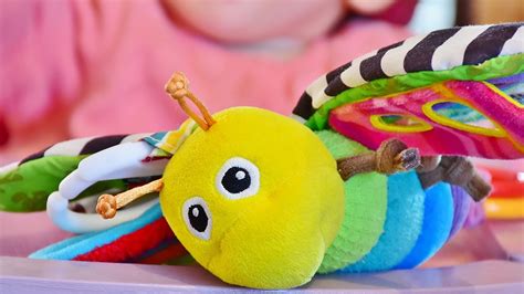 Отрупаха с подаръци първото бебе родено в родопско село от 20 години насам Новини бг