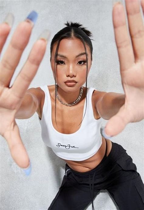 ท่ายาก 30 ท่าโพสถ่ายรูปสไตล์ Y2k เทรนด์นี้พลาดไม่ได้ Ladyissue เว็บรีวิวเครื่องสำอาง ชุมชน