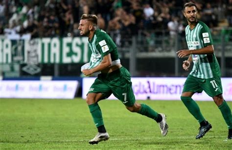 Monopoli Esordio Col Botto In Campionato Battuto Il Taranto Per 4 1