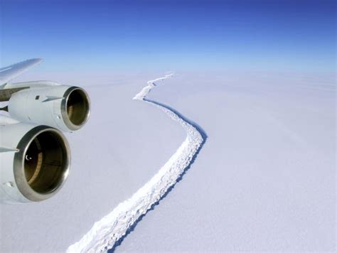 Huge Crack In Antarctic Ice Shelf Grows By 6 More Miles