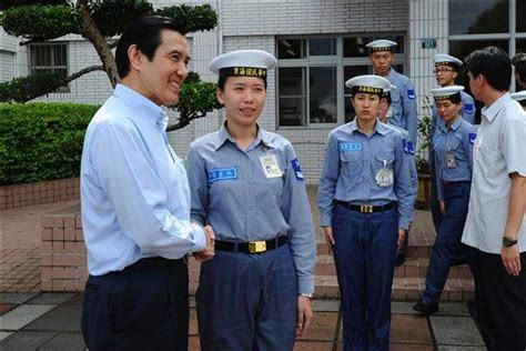 總統視導海軍海鋒第7中隊、空軍第2機動雷達分隊及陸軍花東防衛指揮部慰勉國軍官兵