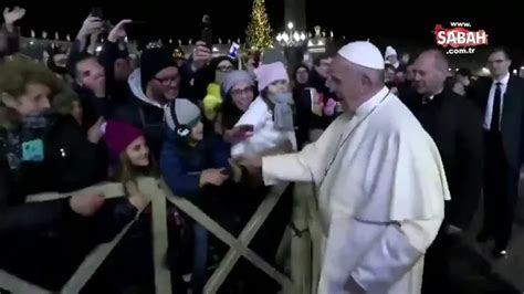 Papa Franciscustan şoke Eden Hareket Papa Elini Tutmak Isteyen Kadına