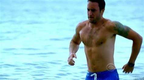 Alex O Loughlin On Hawaii Five S E Shirtless Men At Groopii