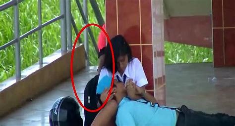 Tumbes C Maras De Seguridad Graban A Ladr N Robando Una Mochila A Pareja De Enamorados Video