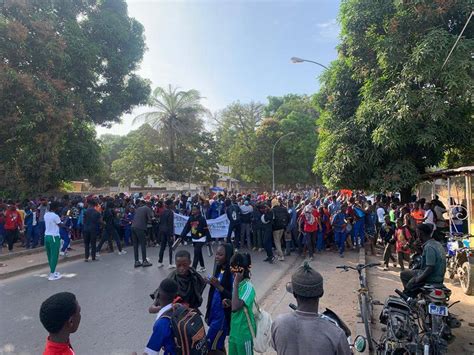 Ziguinchor Marche De Protestation Des étudiants Et élèves Contre Le