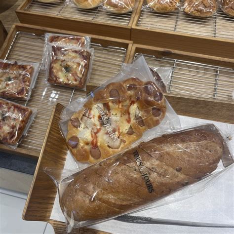 뚜레쥬르 빵 추천 호두 연유 바게트 낙엽 소시지 브레드 네이버 블로그