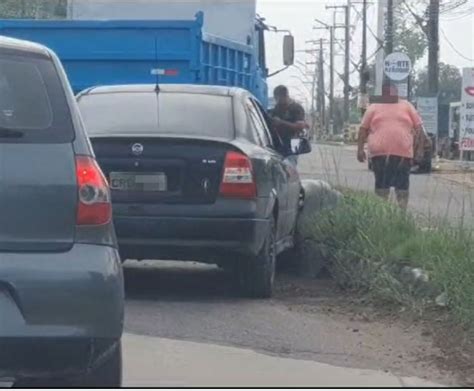 Acidente Entre Carro E Caçamba Trava Trânsito Na Av Torquato Tapajós