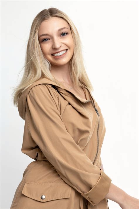 Olivia Y New View Modeling