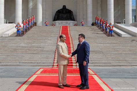 УИХ ын дарга Г Занданшатар БНЭУ ын Парламентын доод танхим Лок Сабха гийн дарга Ом Бирла г