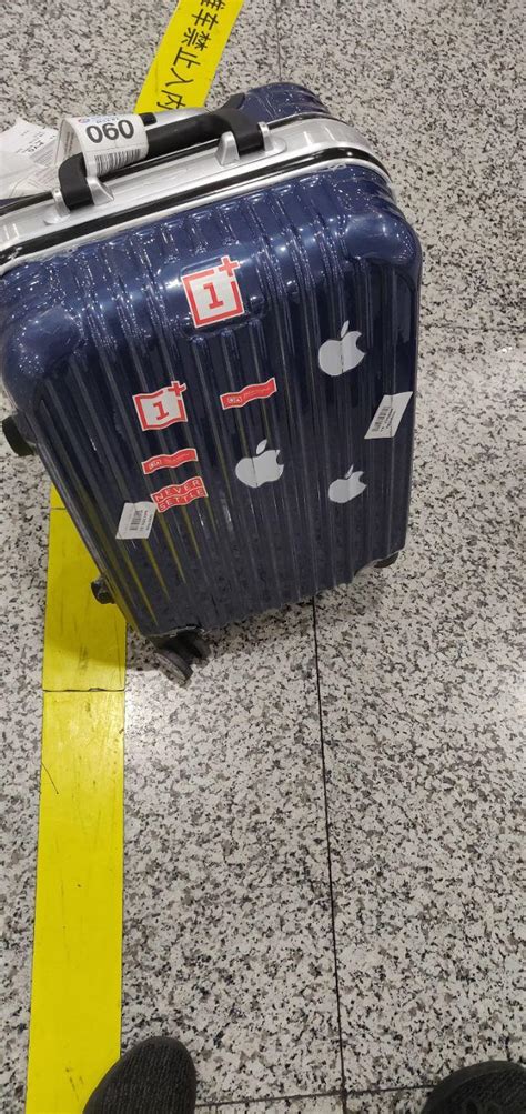 坐飛機行李箱託運，行李箱損壞怎麼辦？ 每日頭條