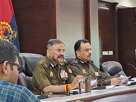 Up Police Paper Leak 396 Arrest 15 लाख में हुआ सौदा यूपी हरियाणा तक