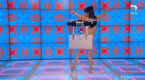 Vidéo Erika Moulet danse nue TPMP