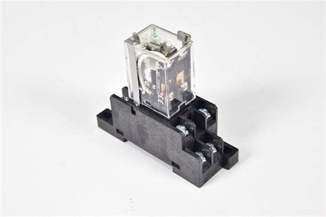 Preview OMRON PTF08A Relaissockel 240V 15A Mit LY2N D2 Steckrelais 24VDC