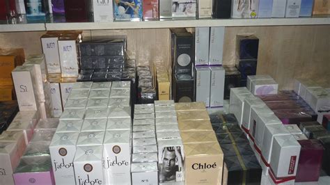 Митничари на ГКПП Лесово откриха контрабандни парфюми и маратонки снимки Новини бг