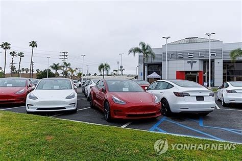 테슬라 자율주행 구독료 199달러에서 99달러로 내려 전자신문