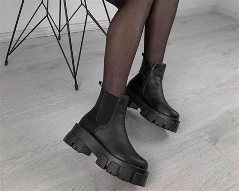 Які чоботи купувати цієї осені трендові варіанти Читайте на Ukr Net