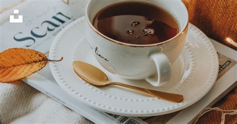 쟁반에 커피 한 잔과 숟가락 사진 Unsplash의 무료 컵 이미지