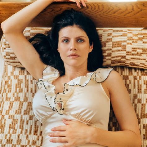 Alexandra Daddario Sublime Et Sereine Pour Vogue 26 Novembre 2024