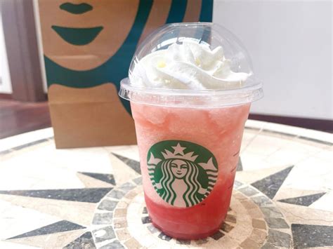 【スタバ新作】夏の風物詩が到来。桃がギュギュっと詰まって溺れそう。《発売日レビュー》：マピオンニュース