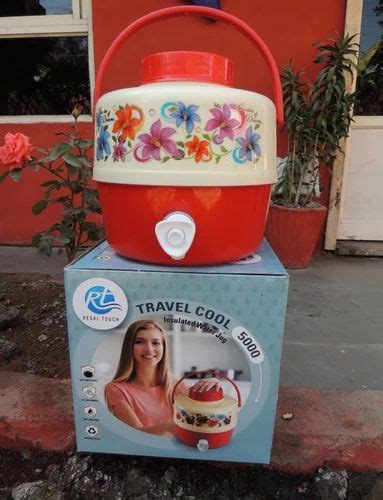 Virgin Food Grade Plastic 5000ml Red Travel Cool Water Jugs Capacity
