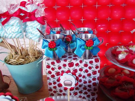 Mamãe que fez Chapeuzinho Vermelho para Beatriz