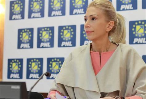 Raluca Turcan ia şi ea poziţie împotriva celor care profită de ajutoarele sociale Extra News