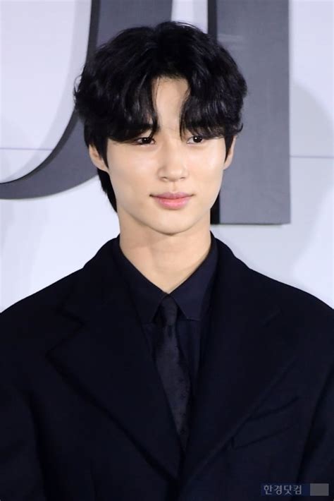 포토 변우석 소녀팬 마음 흔드는 멋진 모습