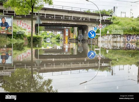 Vollgelaufene Unterführung nach Starkregen in Bonn Nord 18 5 2024 Ein