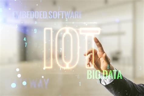 흐릿한 사무실 배경 미래 기술 개념 다중 노출에서 창의적인 iot 그림을 손으로 클릭합니다 프리미엄 사진