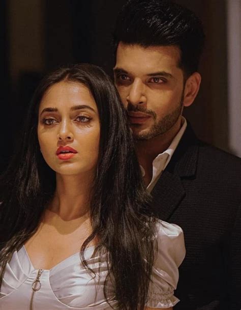 Tejasswi Prakash Flaunts A Diamond Ring Her Beau Karan Kundras