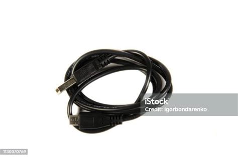흰색 배경에 고립 된 미니 Usb 케이블 검은색에 대한 스톡 사진 및 기타 이미지 검은색 전화선 철사 Istock